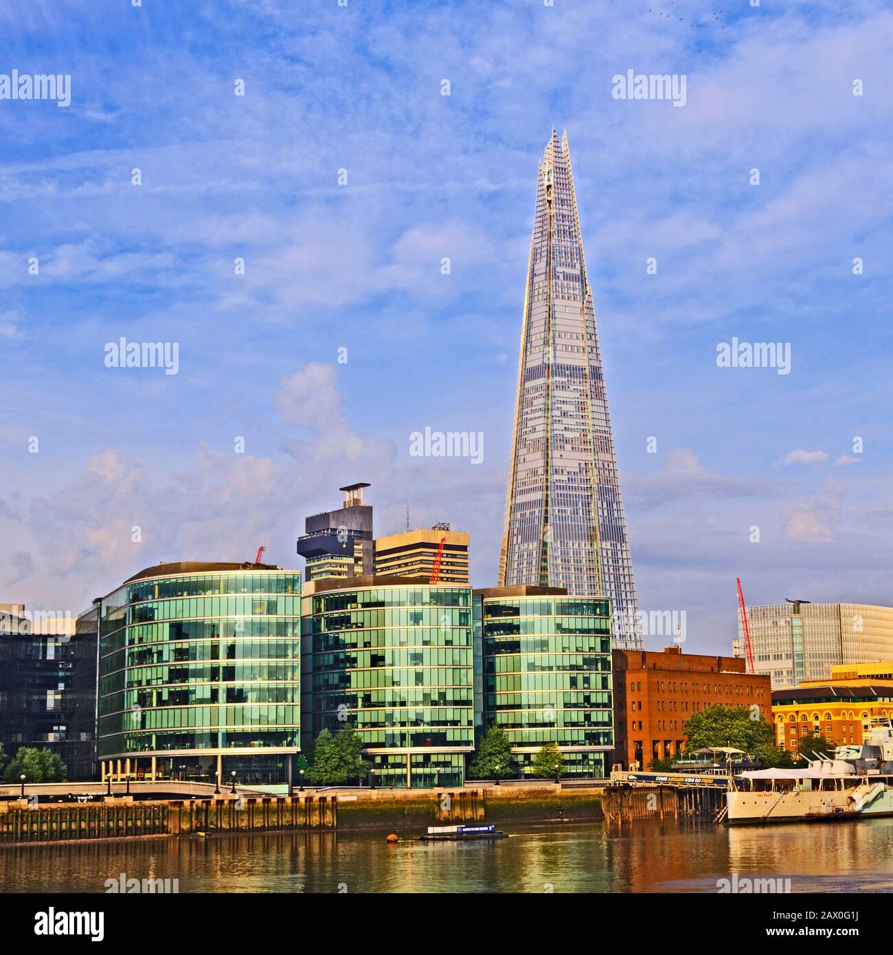 London glass buildings hi-res stock photography and images - Alamy