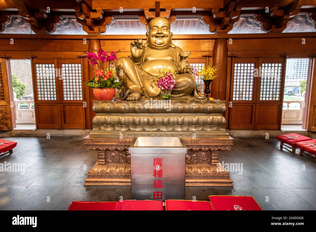 Chinese offerings temple flowers hi-res stock photography and images ...