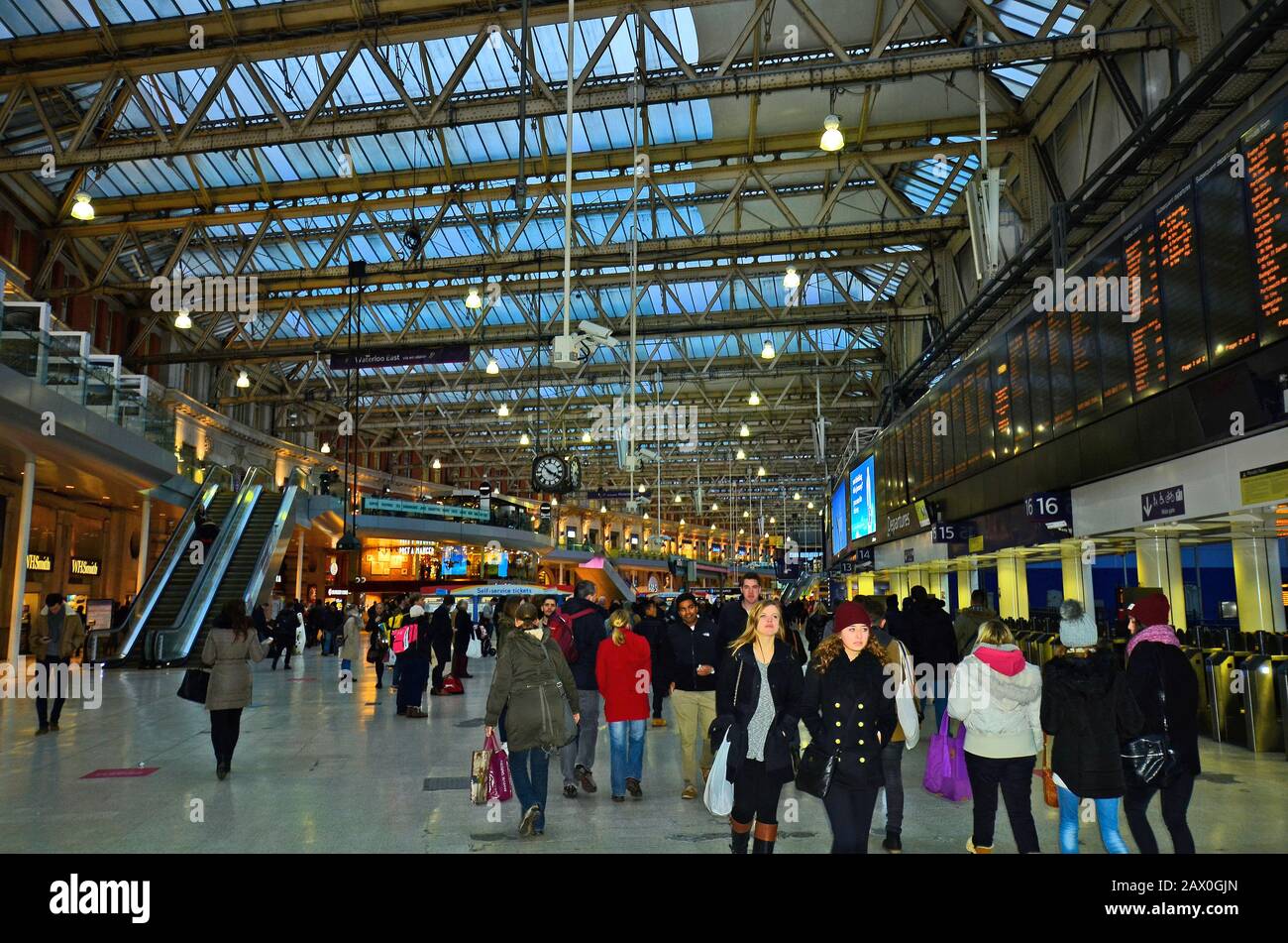 Inside waterloo station hi-res stock photography and images - Alamy