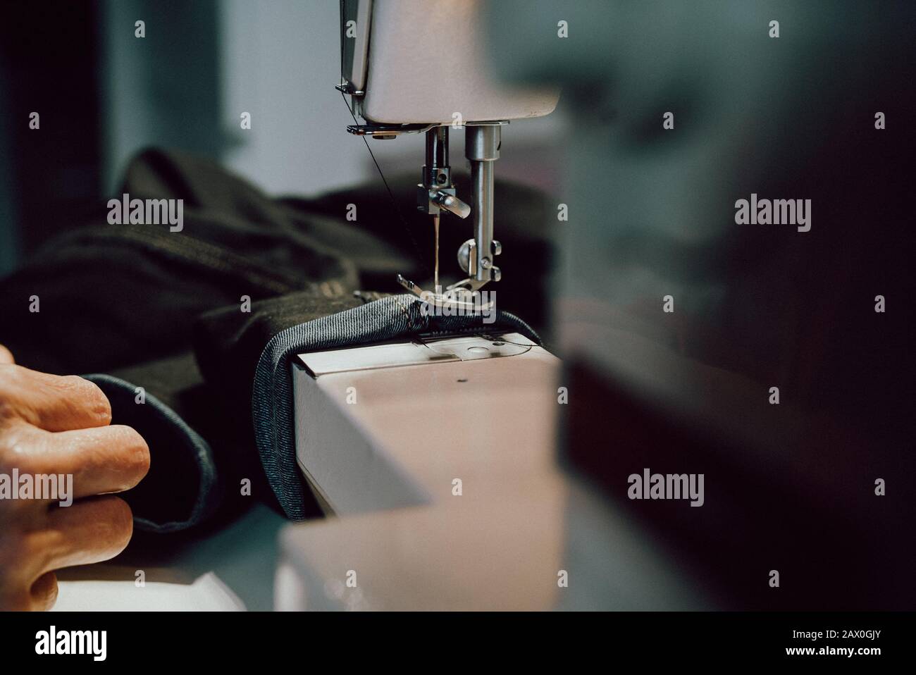 Woman sews on sewing machine hi-res stock photography and images - Alamy