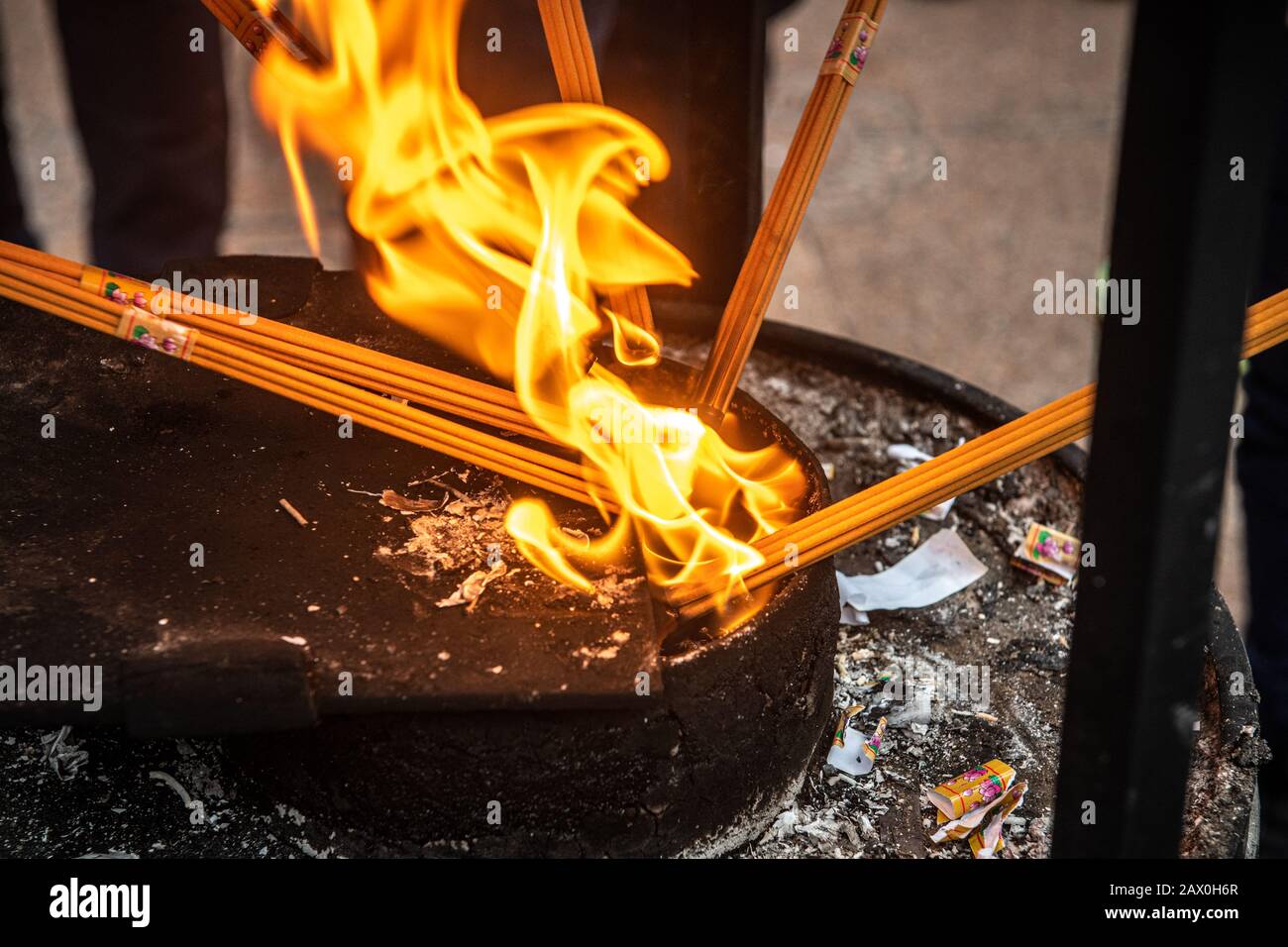 Incense burning hi-res stock photography and images - Alamy