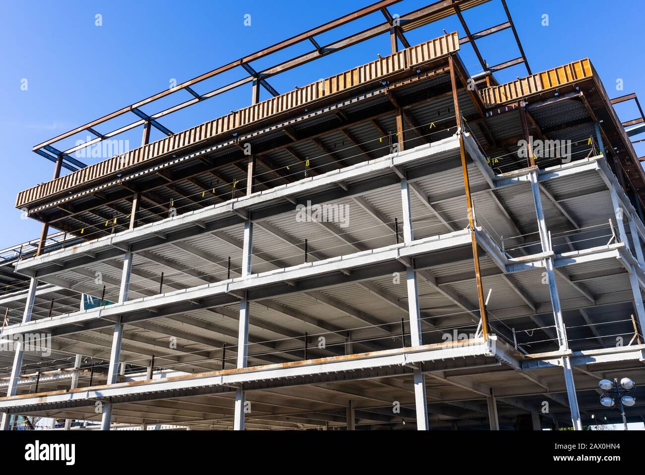 Skeleton frame skyscraper hi-res stock photography and images - Alamy