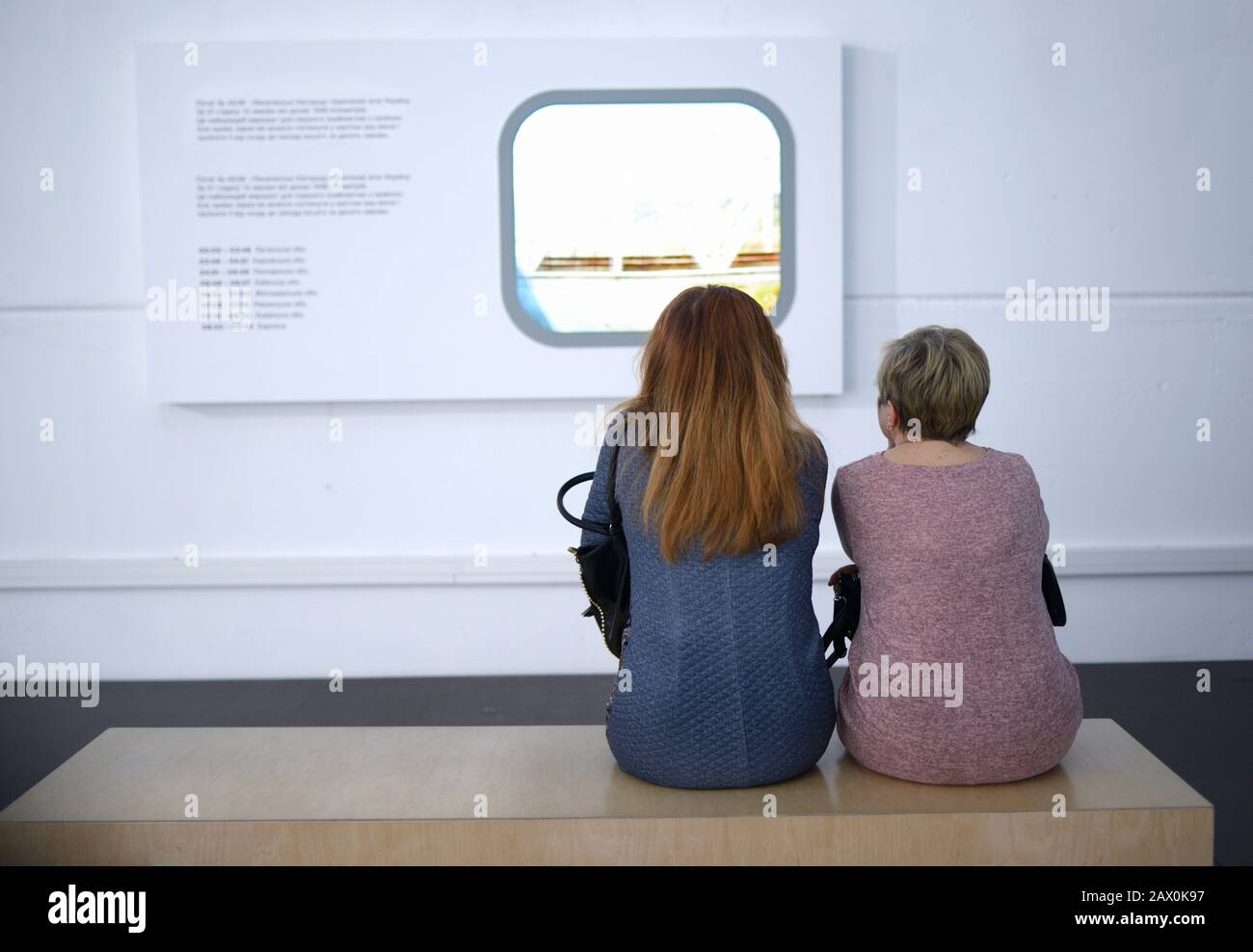 People watching screen standing hi-res stock photography and images - Alamy