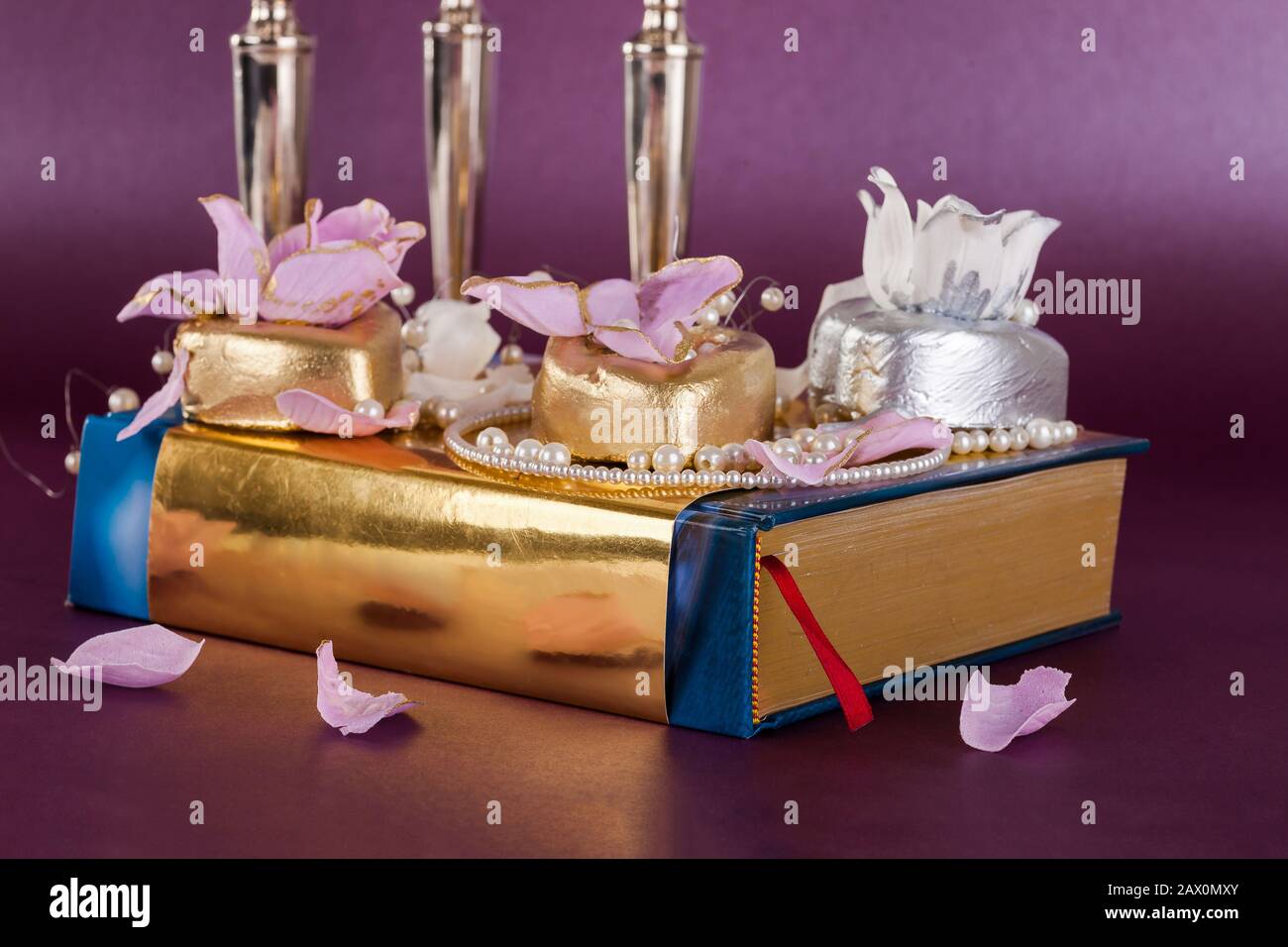 Gold wedding sweets Stock Photo - Alamy