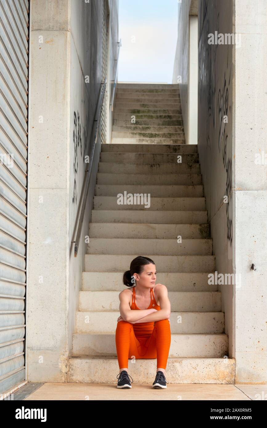 Concrete steps hi-res stock photography and images - Alamy