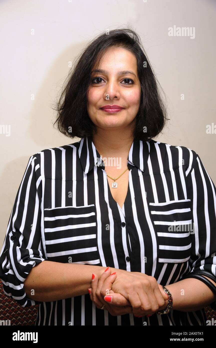 Young woman portrait mumbai maharashtra hi-res stock photography and ...