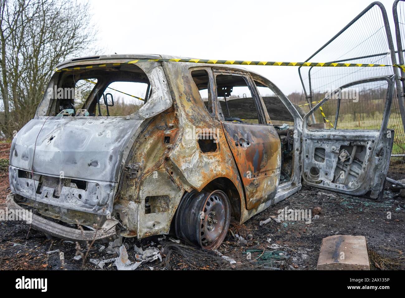 Police car side view uk hi-res stock photography and images - Alamy