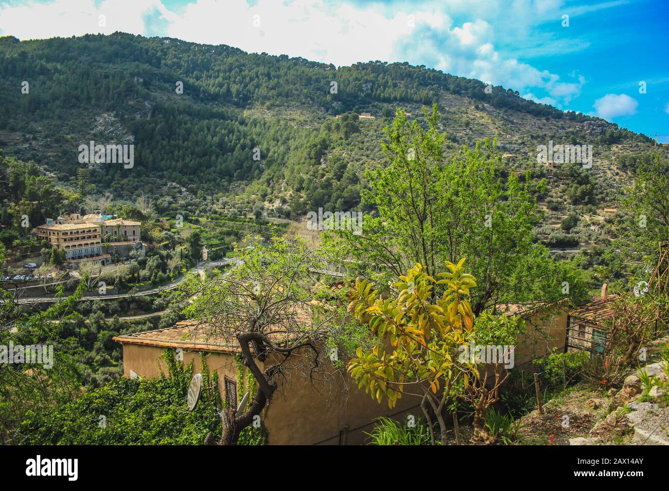 Deià stone houses mallorca hi-res stock photography and images - Alamy