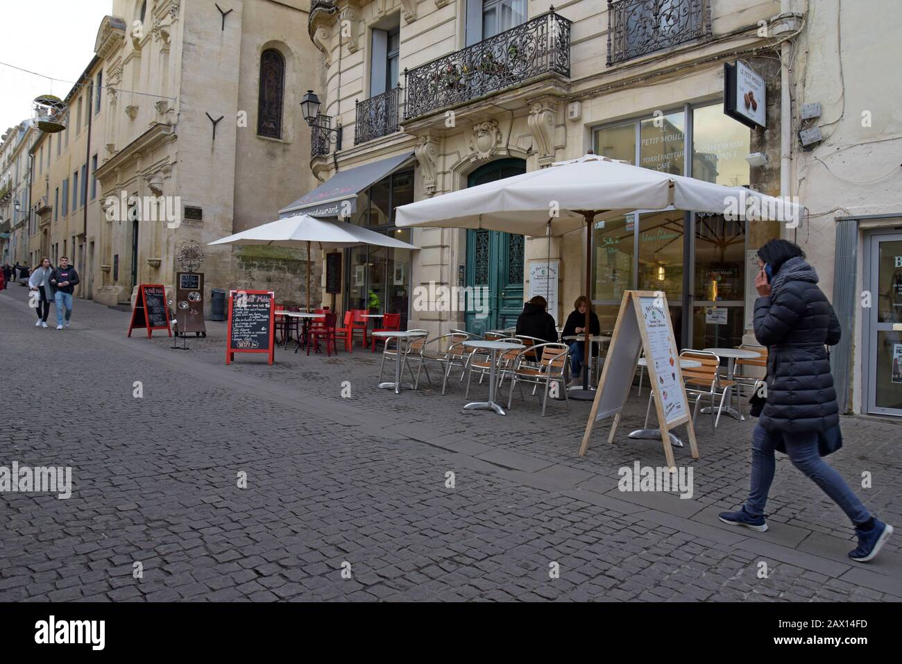 People sitting outside cafes in Rue de l'Université, old quarter ...