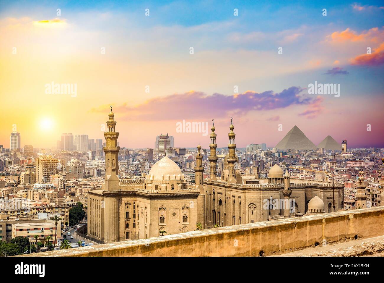 Cairo cityscape pyramid hi-res stock photography and images - Alamy