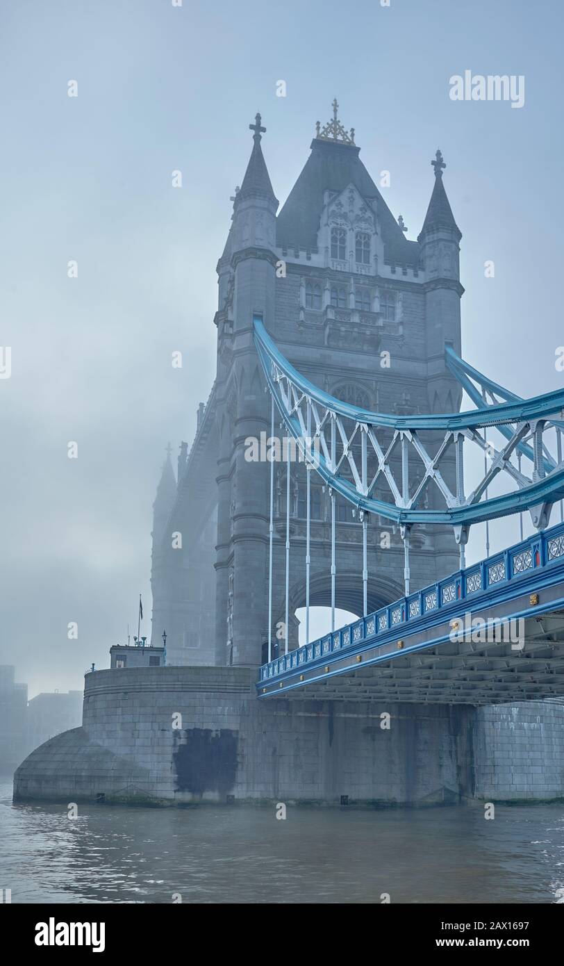 Victorian london fog hi-res stock photography and images - Alamy