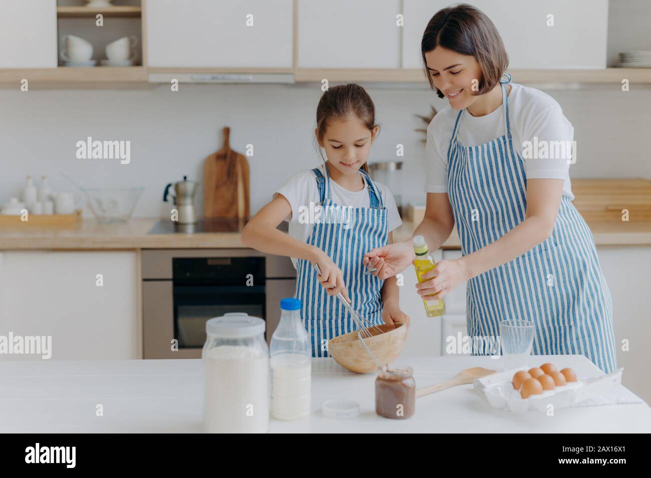 Baking brunette cook hi-res stock photography and images - Alamy