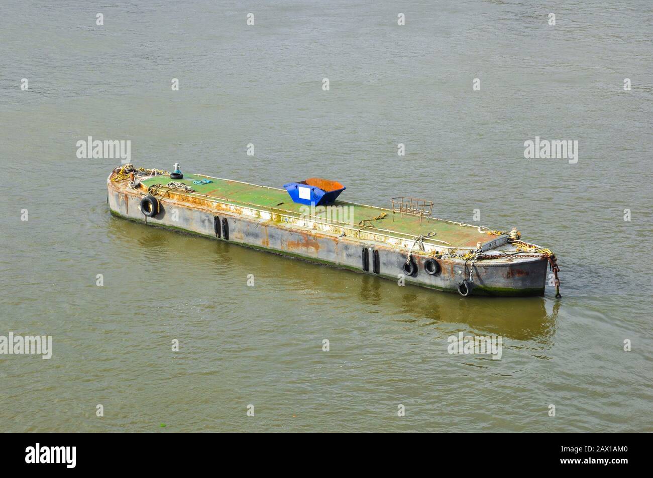 London Barge High Resolution Stock Photography and Images - Alamy