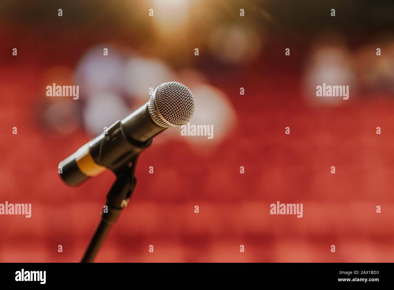 Microphone stand standing hi-res stock photography and images - Alamy