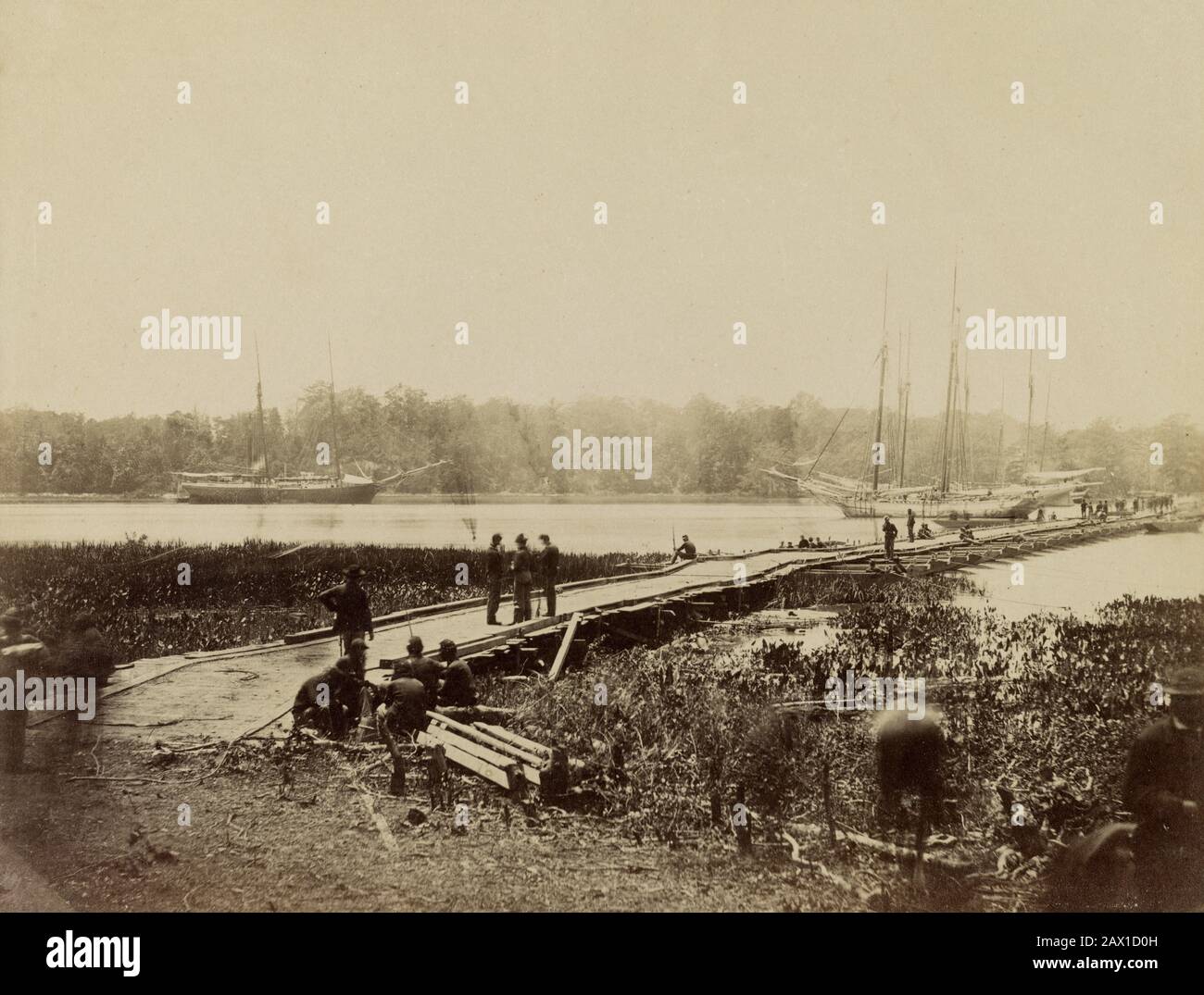 Pontoon bridge civil war hi-res stock photography and images - Alamy