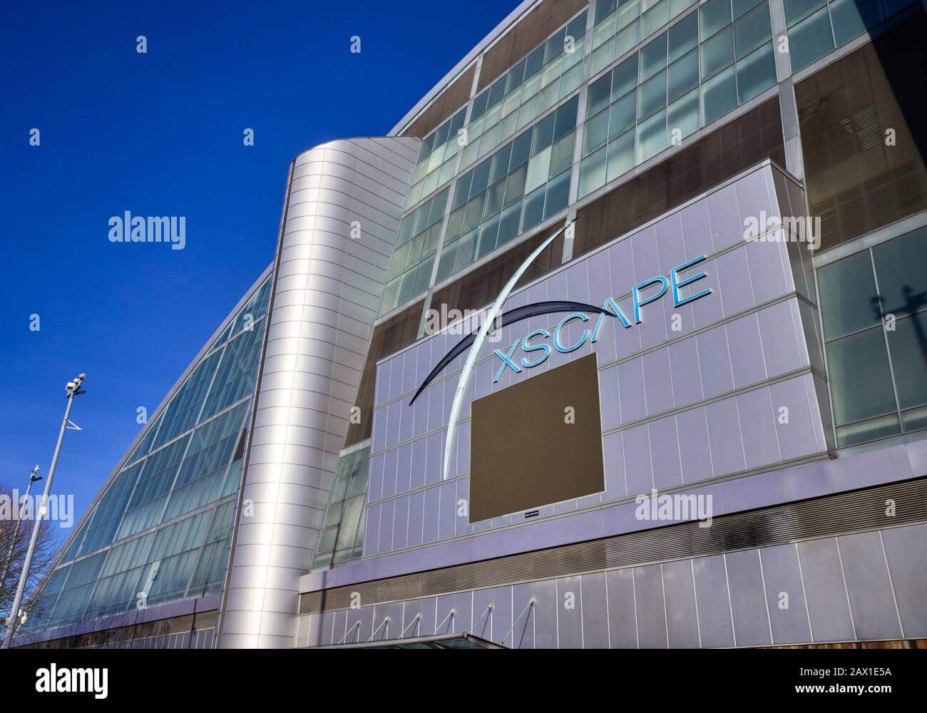 Exterior modern shopping centre hi-res stock photography and images - Alamy