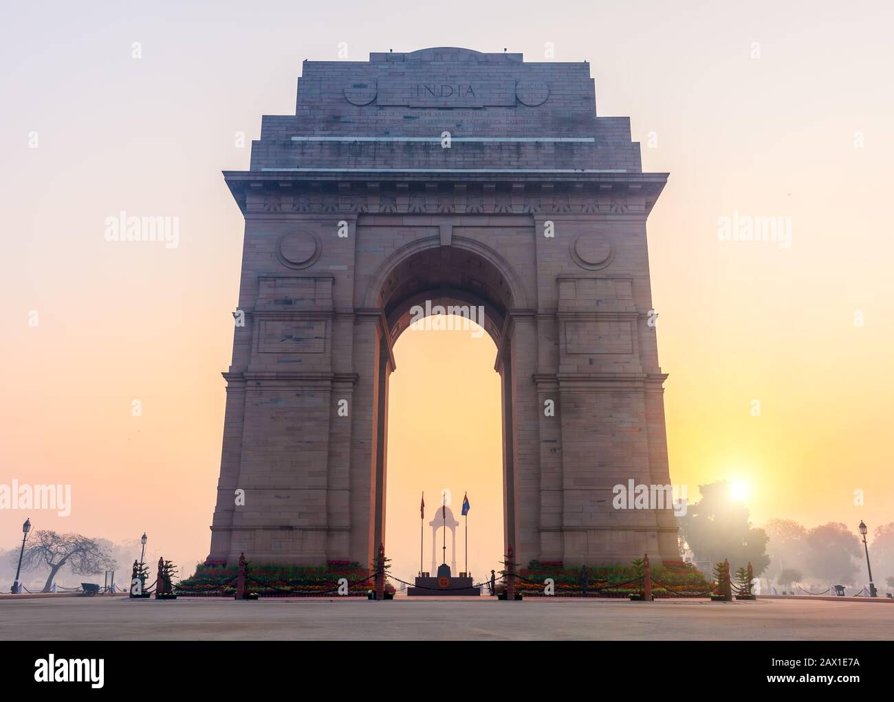 India Gate at sunrise, Rajpath, New Dehli, Delhi, India Stock Photo - Alamy