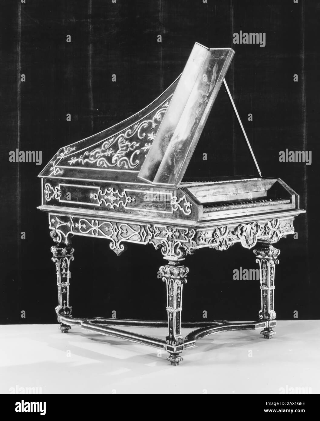 Harpsichord lid hi-res stock photography and images - Alamy