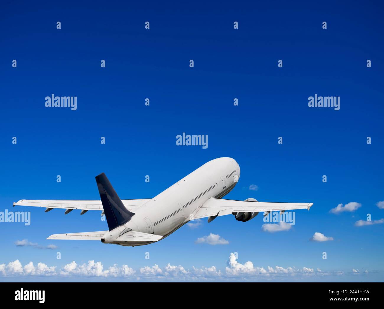 Civil airliner hi-res stock photography and images - Alamy