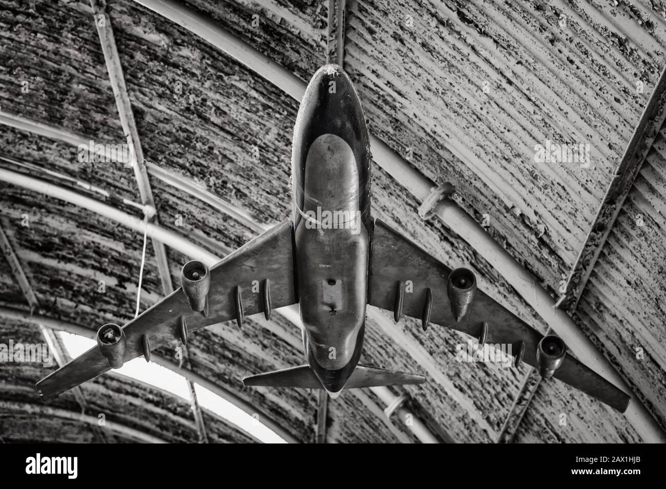 Hanging aircraft hi-res stock photography and images - Alamy