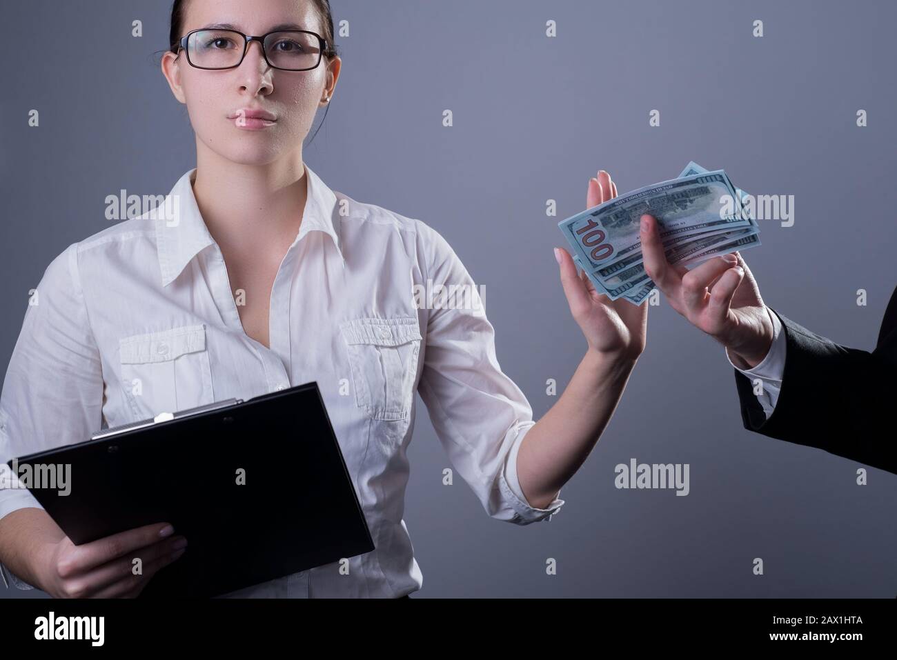 African female hand holding banknote hi-res stock photography and ...