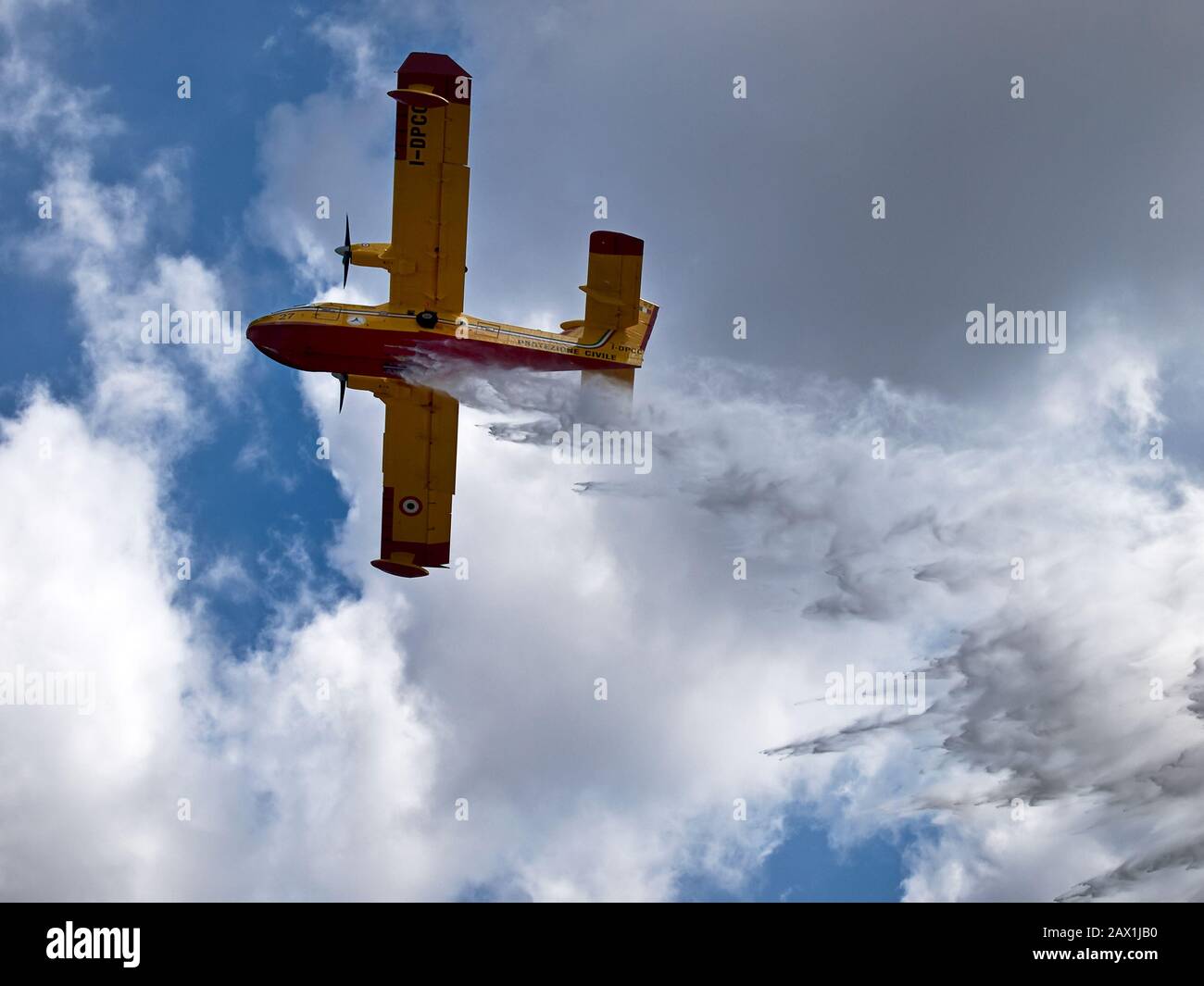 Cl 415 scooper hi-res stock photography and images - Alamy