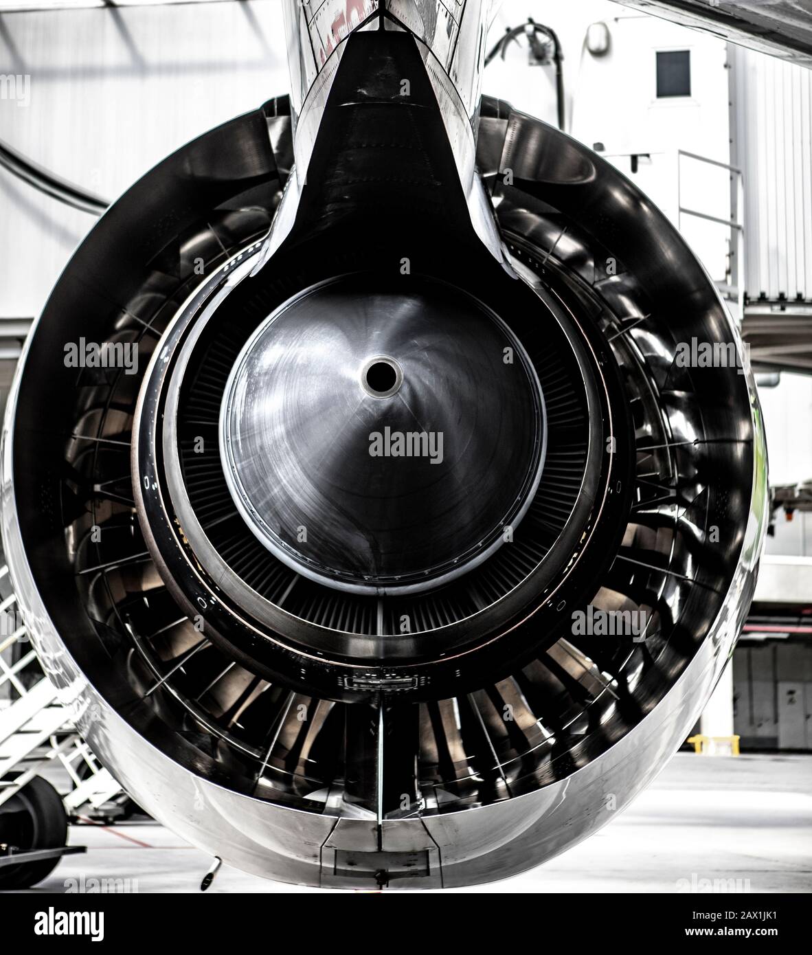 Turbine jet engine rear on an airliner Stock Photo - Alamy