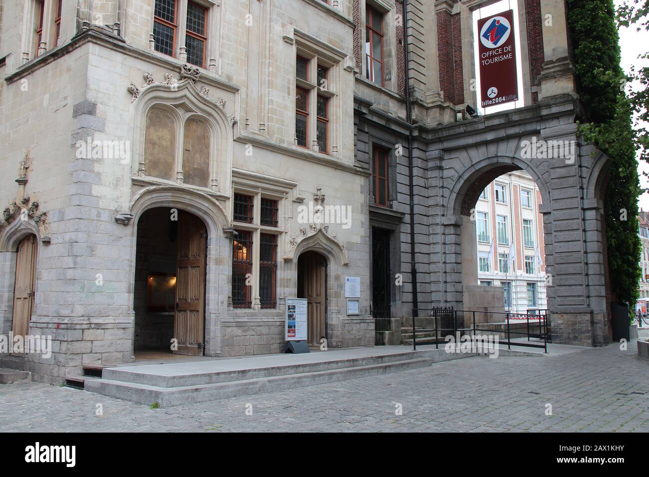 Manoir gothique hi-res stock photography and images - Alamy