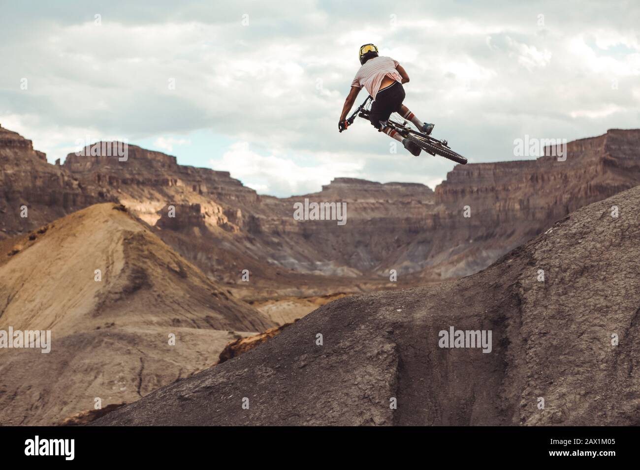 Downhill mountain bike shadow hi-res stock photography and images - Alamy