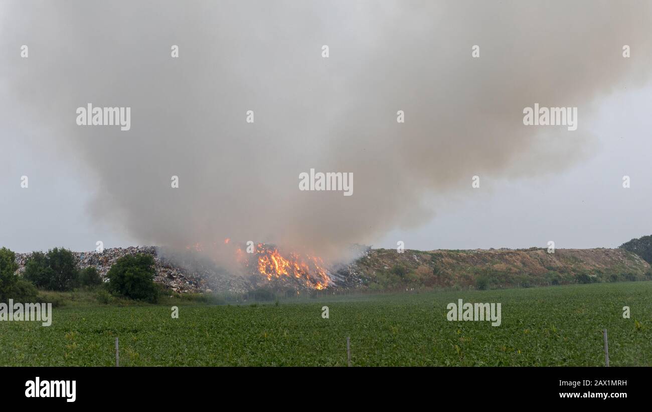 Garbage dump fire hi-res stock photography and images - Alamy