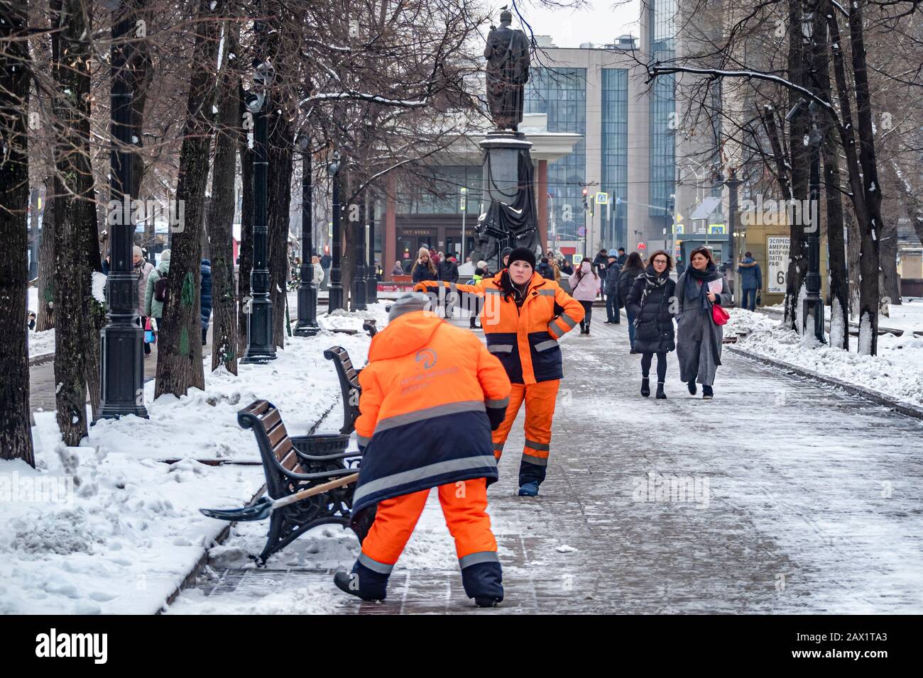 People on the streets of Moscow, Russia Stock Photo - Alamy