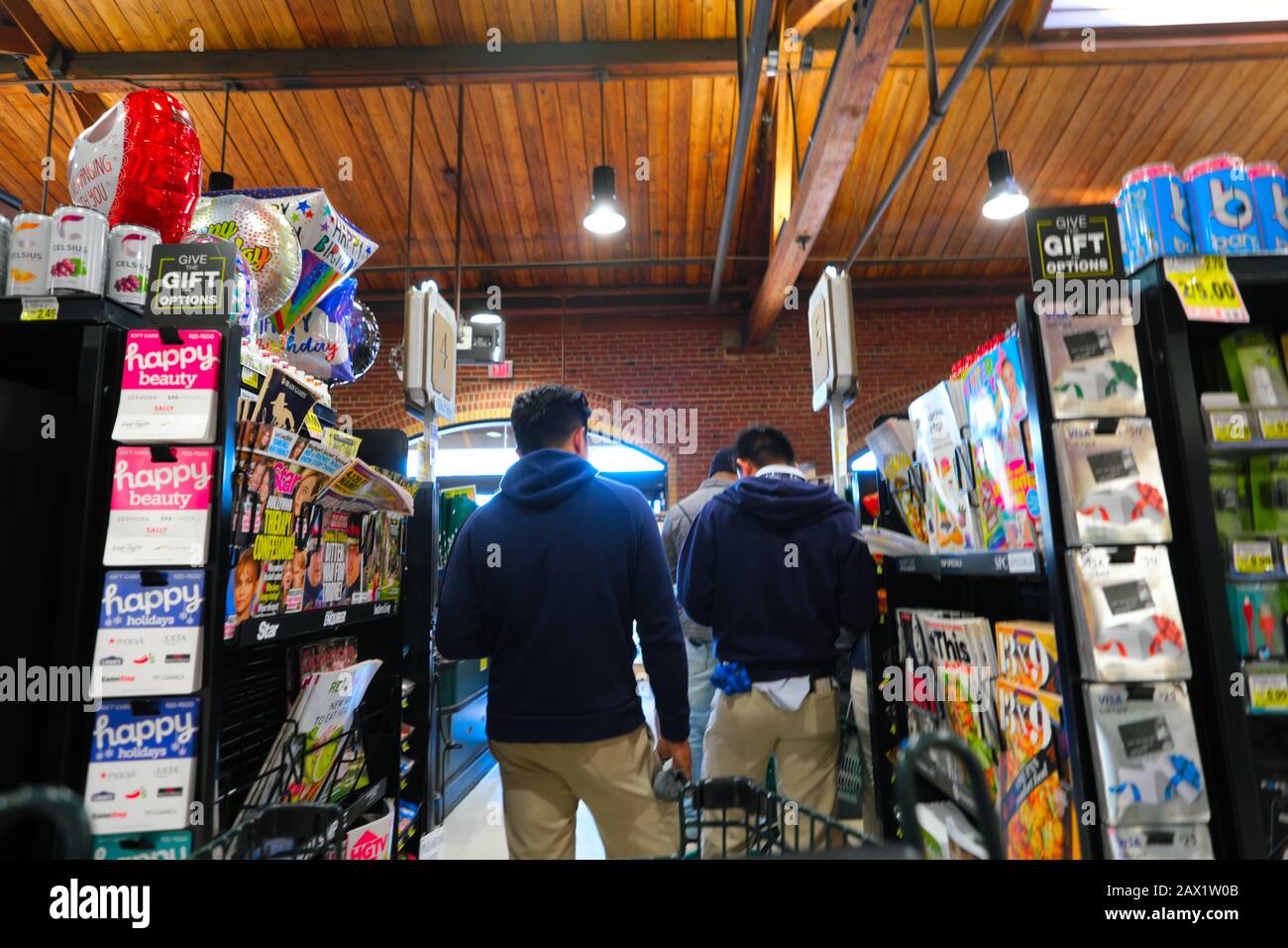 Checking Out at the Grocery Store Stock Photo - Alamy