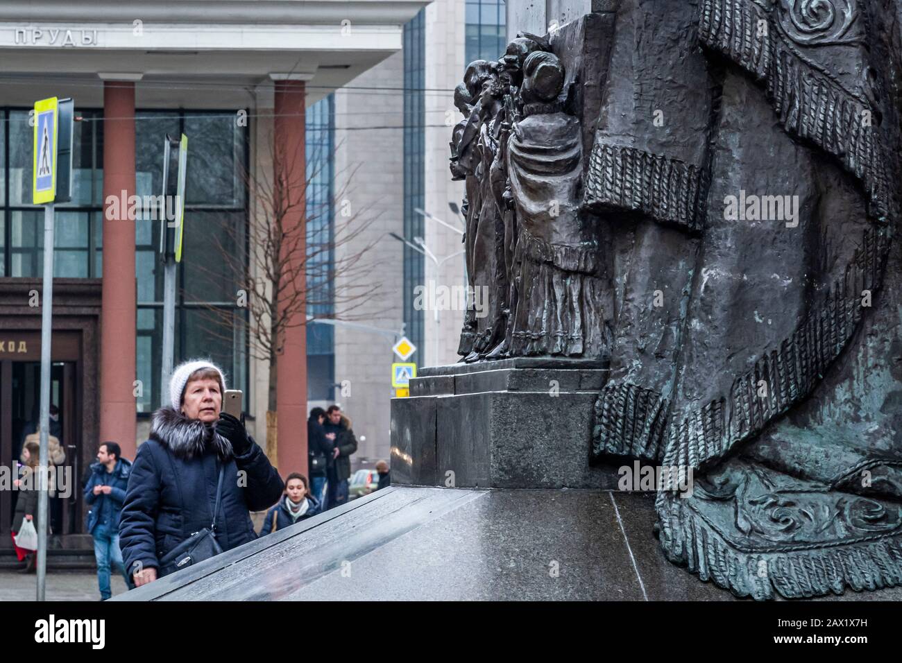 People on the streets of Moscow, Russia Stock Photo - Alamy