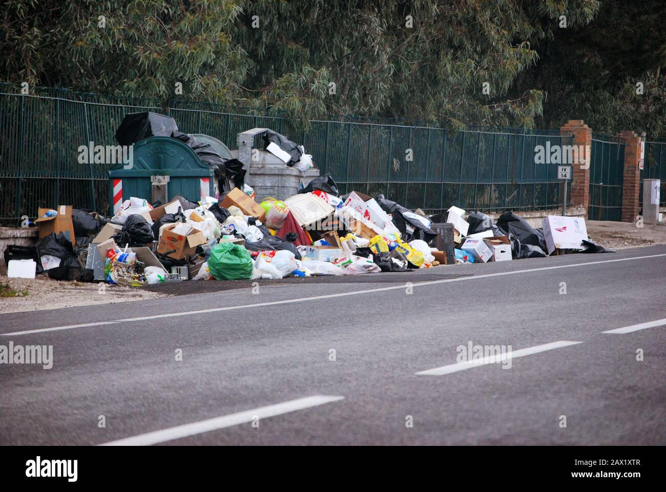 Waste disposal italy hi-res stock photography and images - Alamy