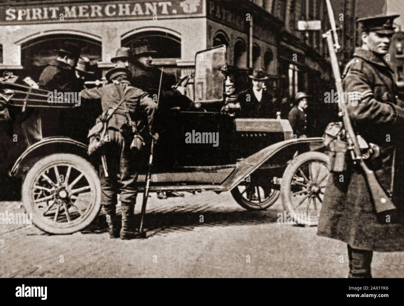 British army checkpoint hi-res stock photography and images - Alamy