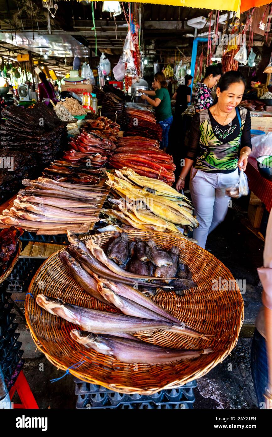 Covered central market in cambodia hi-res stock photography and images ...
