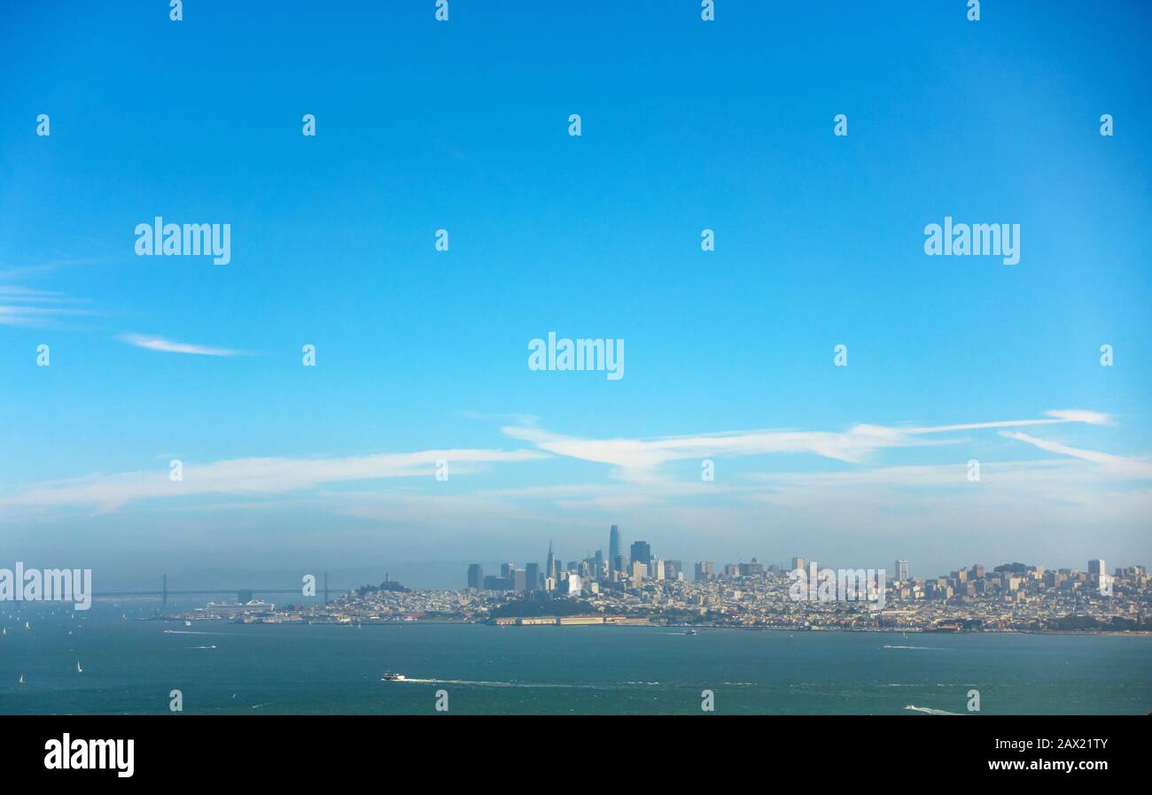 Skyline with blue sky hi-res stock photography and images - Alamy