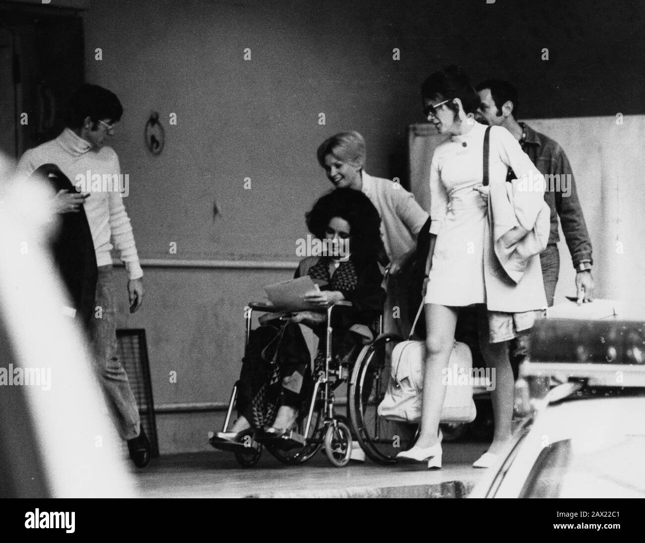 Los Angeles.CA.USA. EXCLUSIVE LIBRARY. Elizabeth Taylor leaves UCLA ...