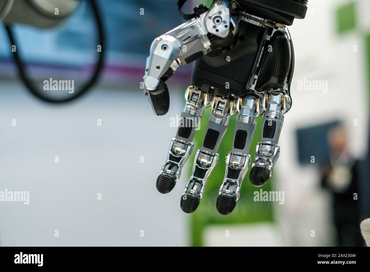 Artificial metal and plastic robotic hand Stock Photo - Alamy