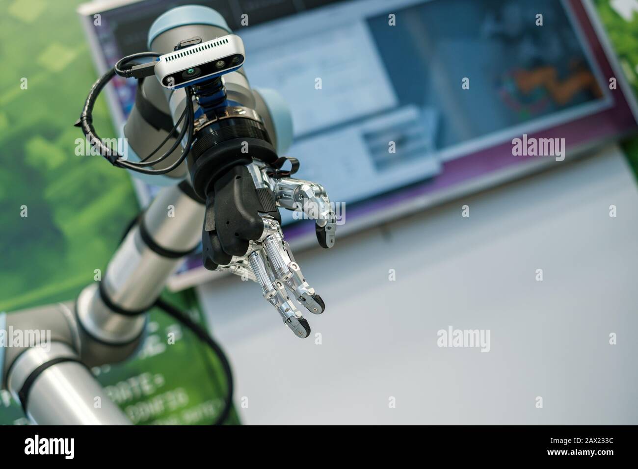 Artificial metal and plastic robotic hand Stock Photo - Alamy