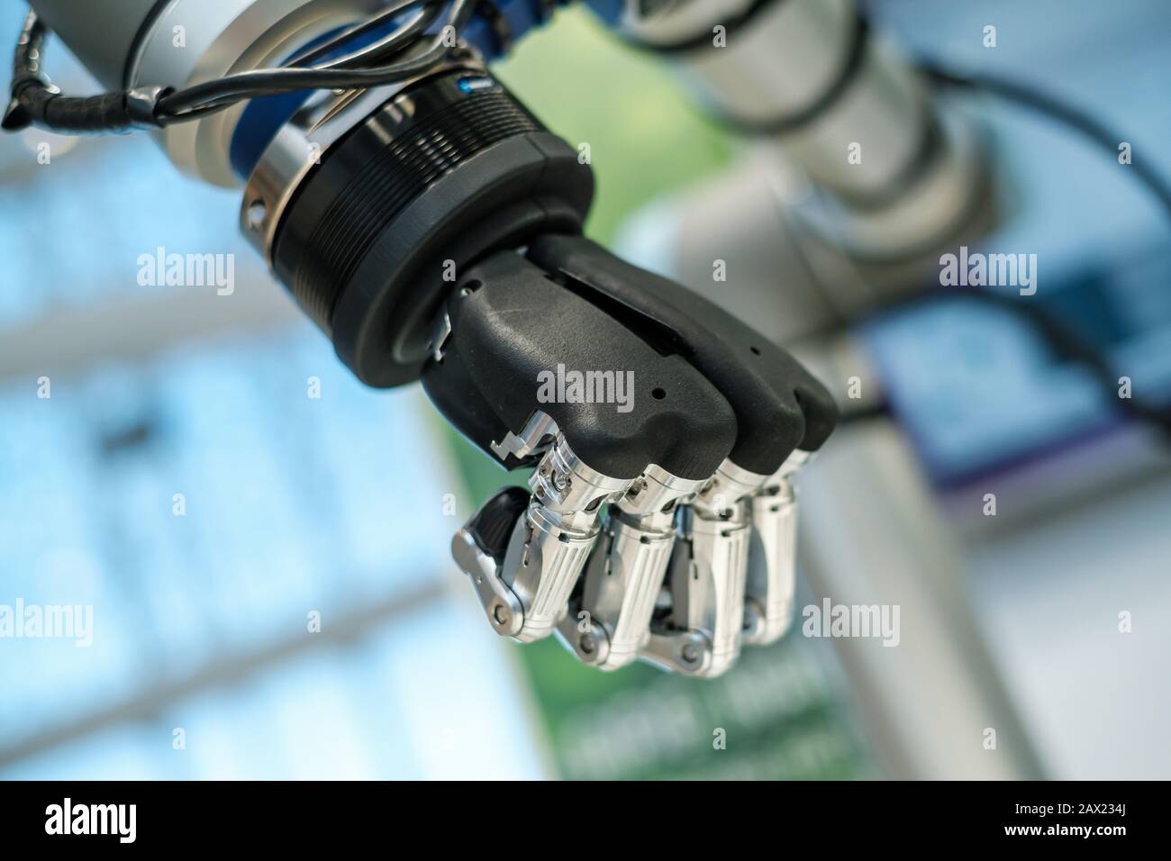Artificial metal and plastic robotic hand Stock Photo - Alamy