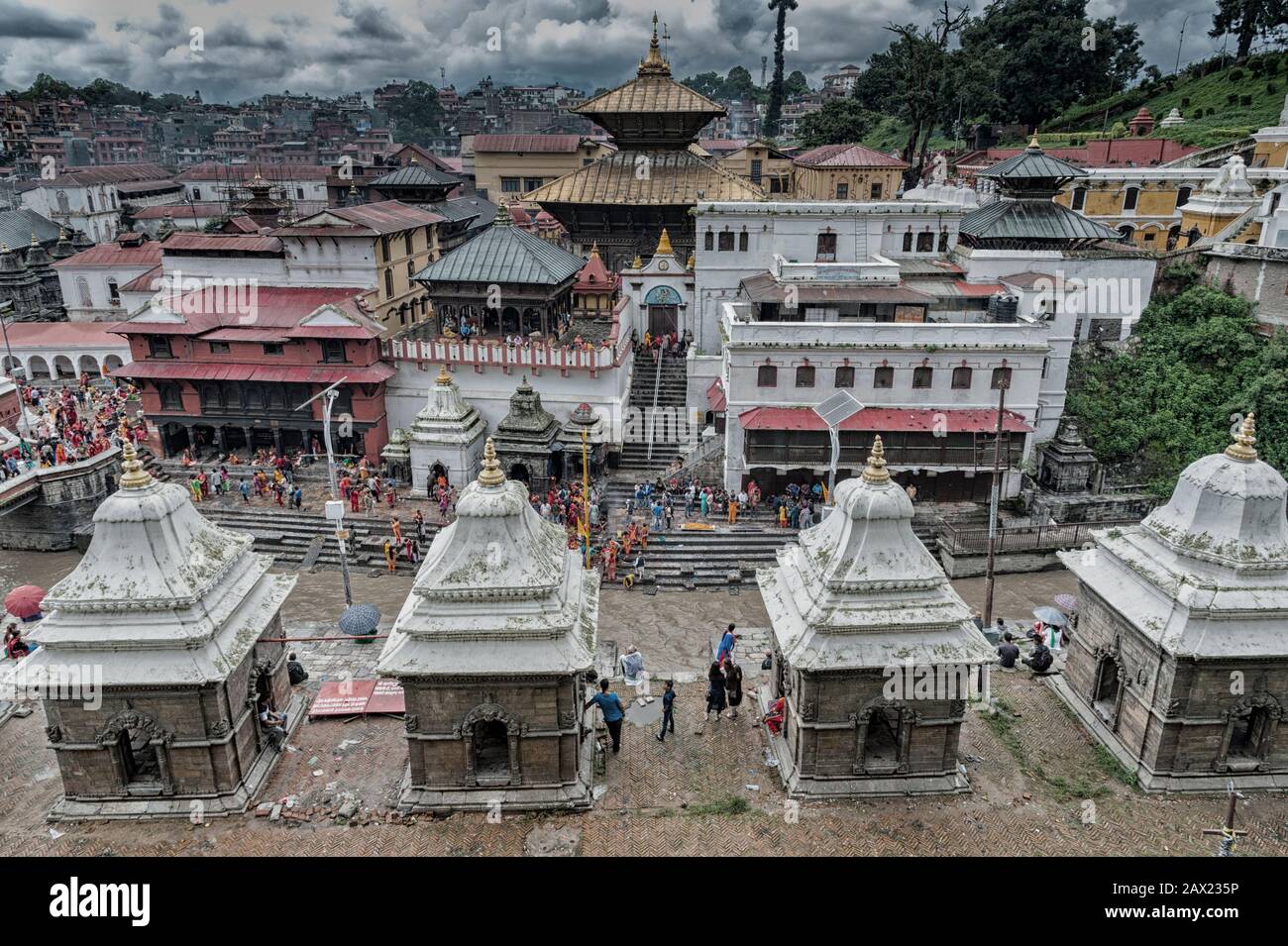 Cremation ceremony along the holy Bagmati River at Pashupatinath Hindu ...