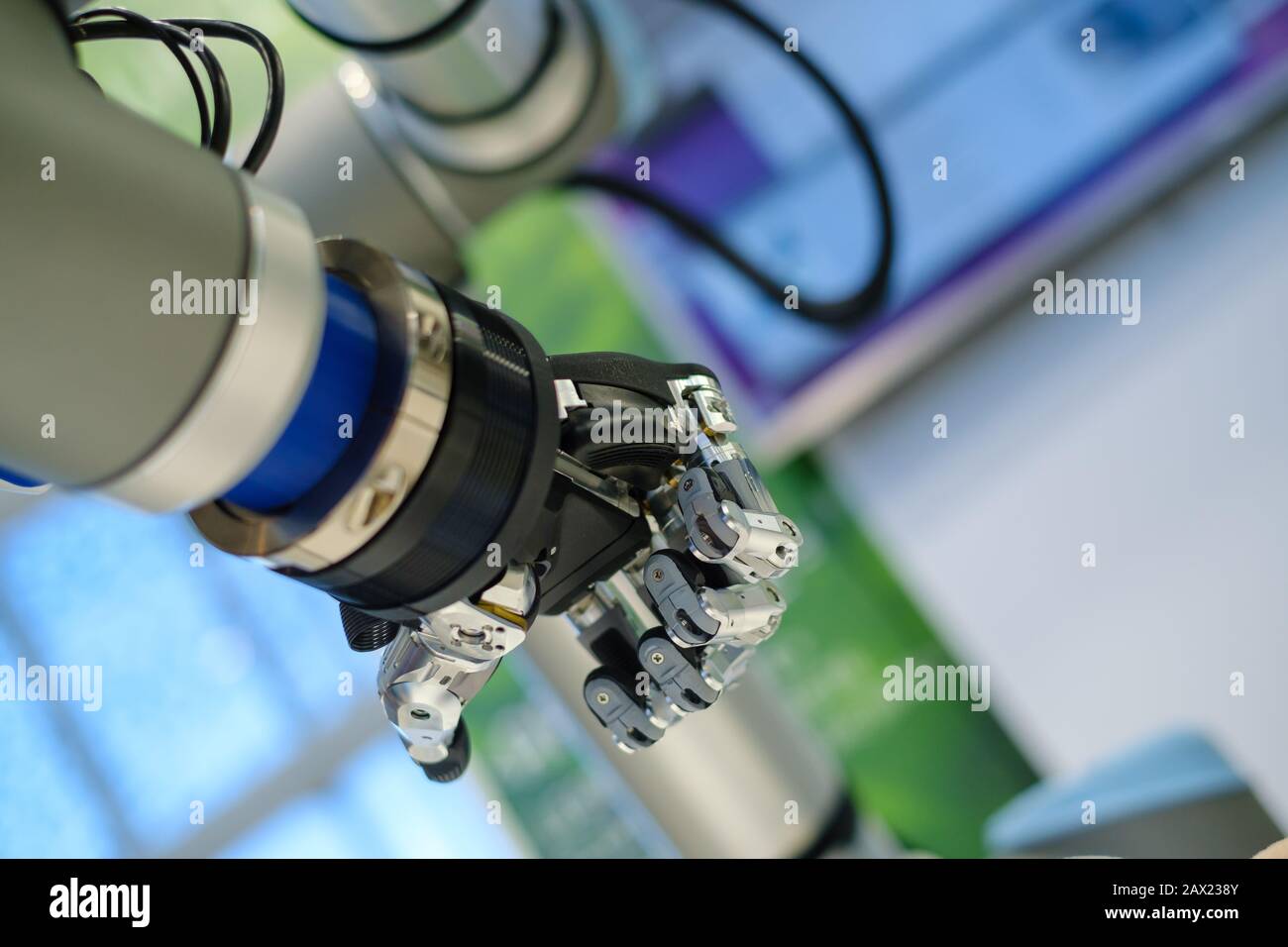 Artificial metal and plastic robotic hand Stock Photo - Alamy
