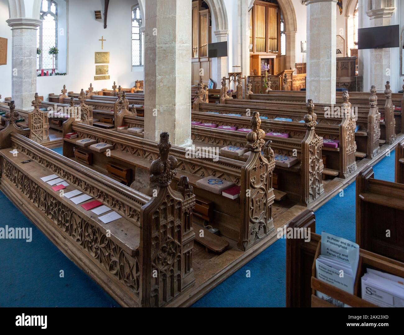 Carved wooden pews hi-res stock photography and images - Alamy