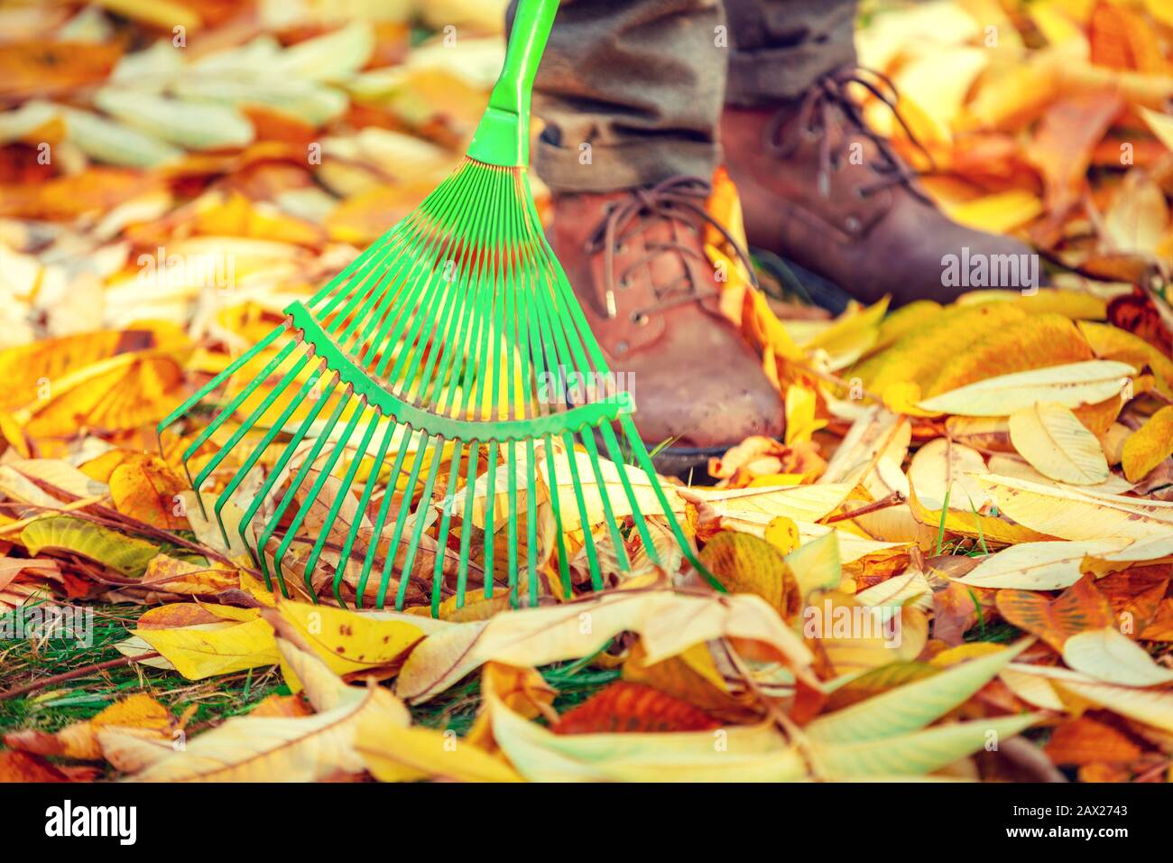 Fallen human hi-res stock photography and images - Alamy