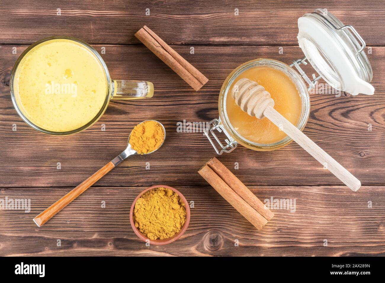 Gold milk hi-res stock photography and images - Alamy