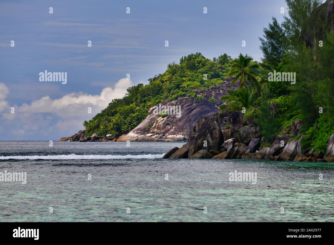 Horizontal view of tropical island, Therese Island, Mahe, Seychelles ...