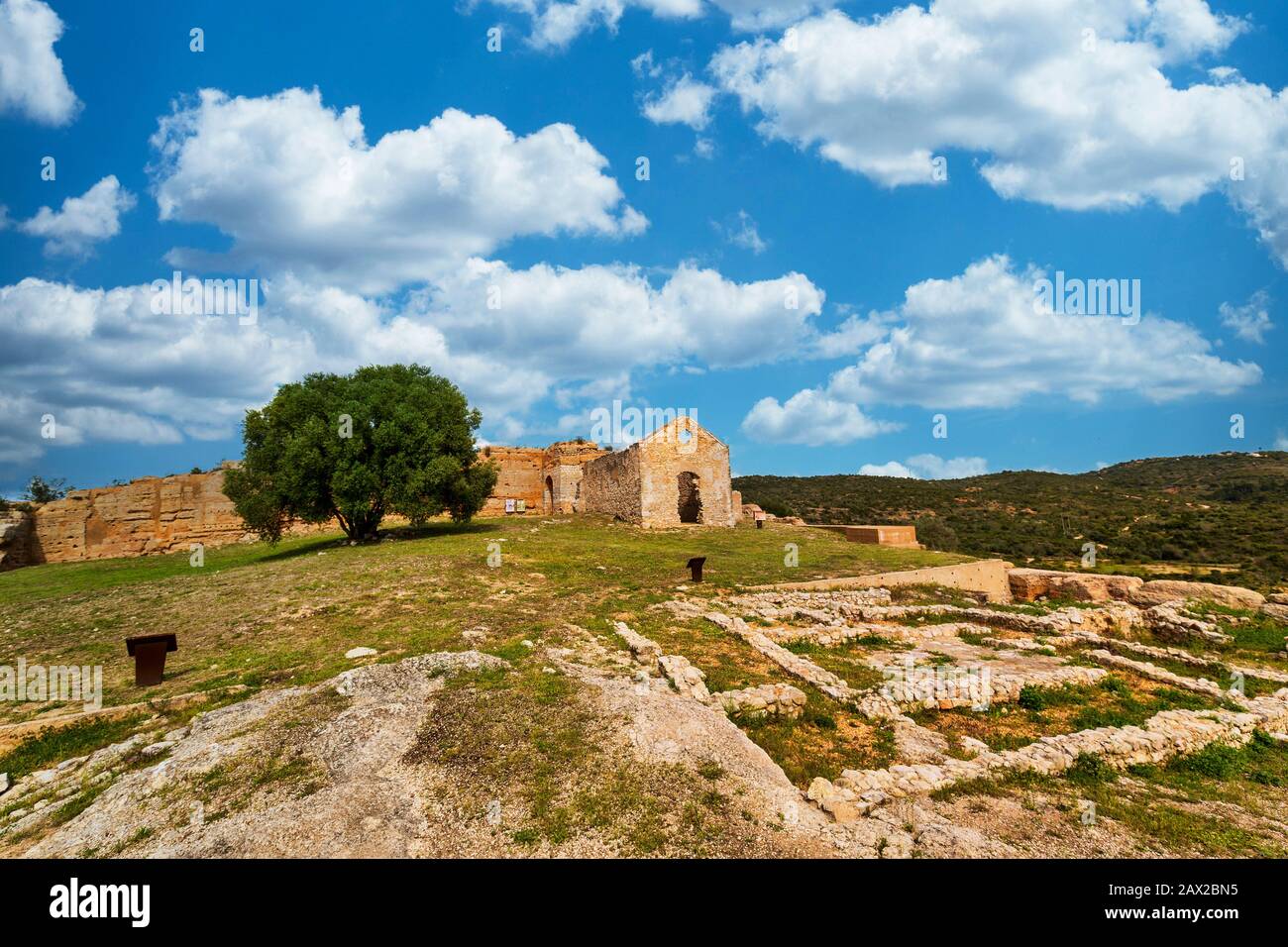 Paderne Moorish castle, Paderne, Algarve, Portugal Stock Photo - Alamy