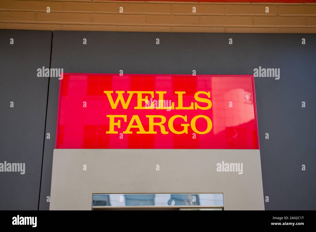 Wells fargo branch office hi-res stock photography and images - Alamy