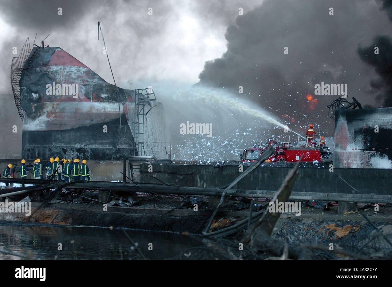 Buncefield fire hi-res stock photography and images - Alamy